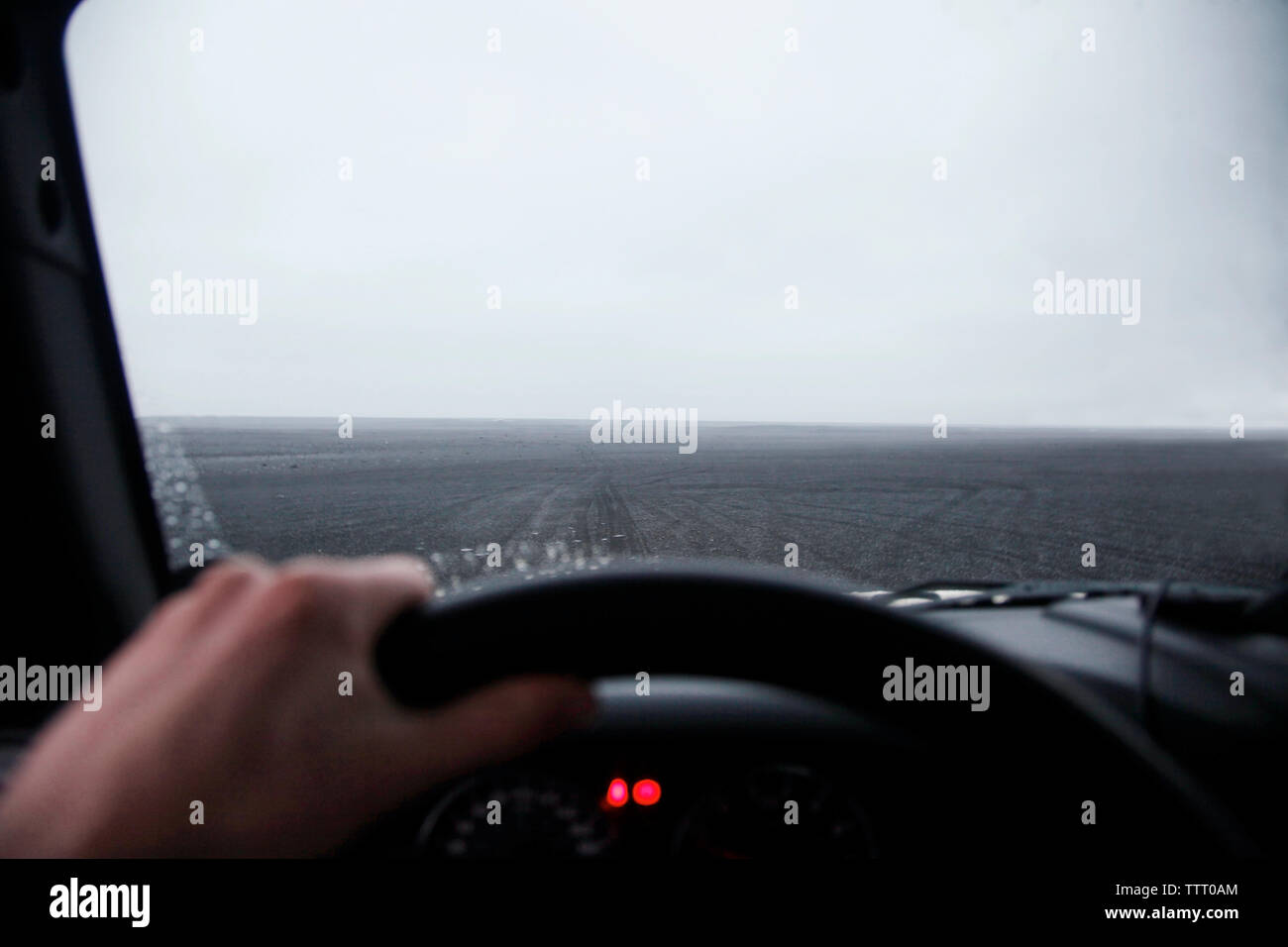 Driving one hand hi-res stock photography and images - Alamy