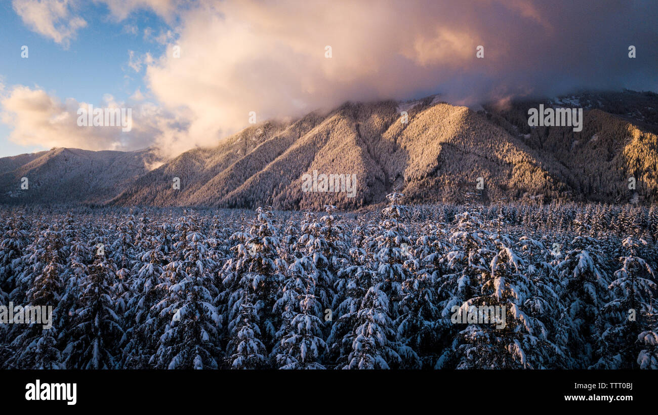 Mt. Si covered in winter snow Stock Photo - Alamy