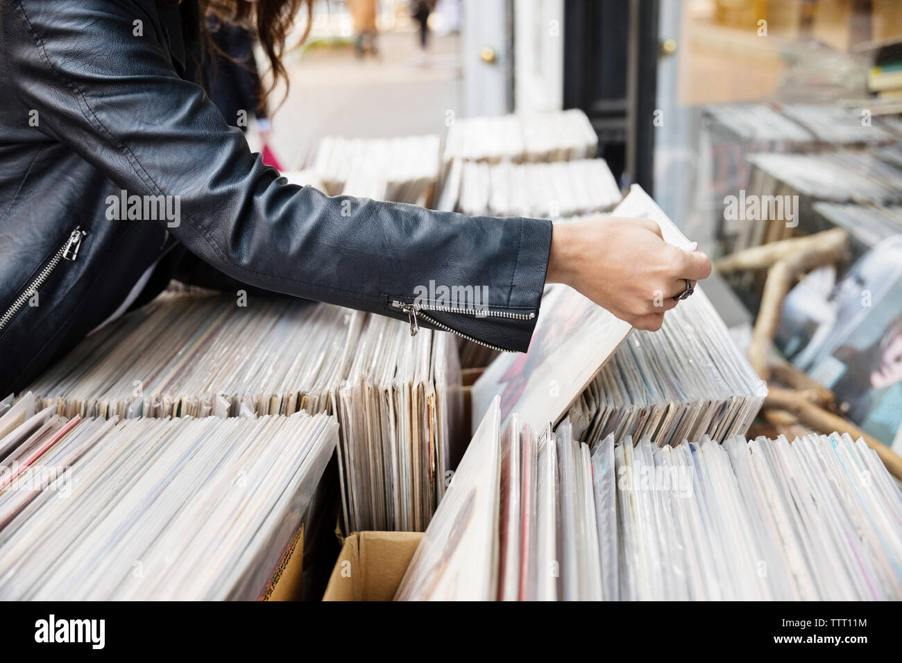 Magazine stall hi-res stock photography and images - Alamy