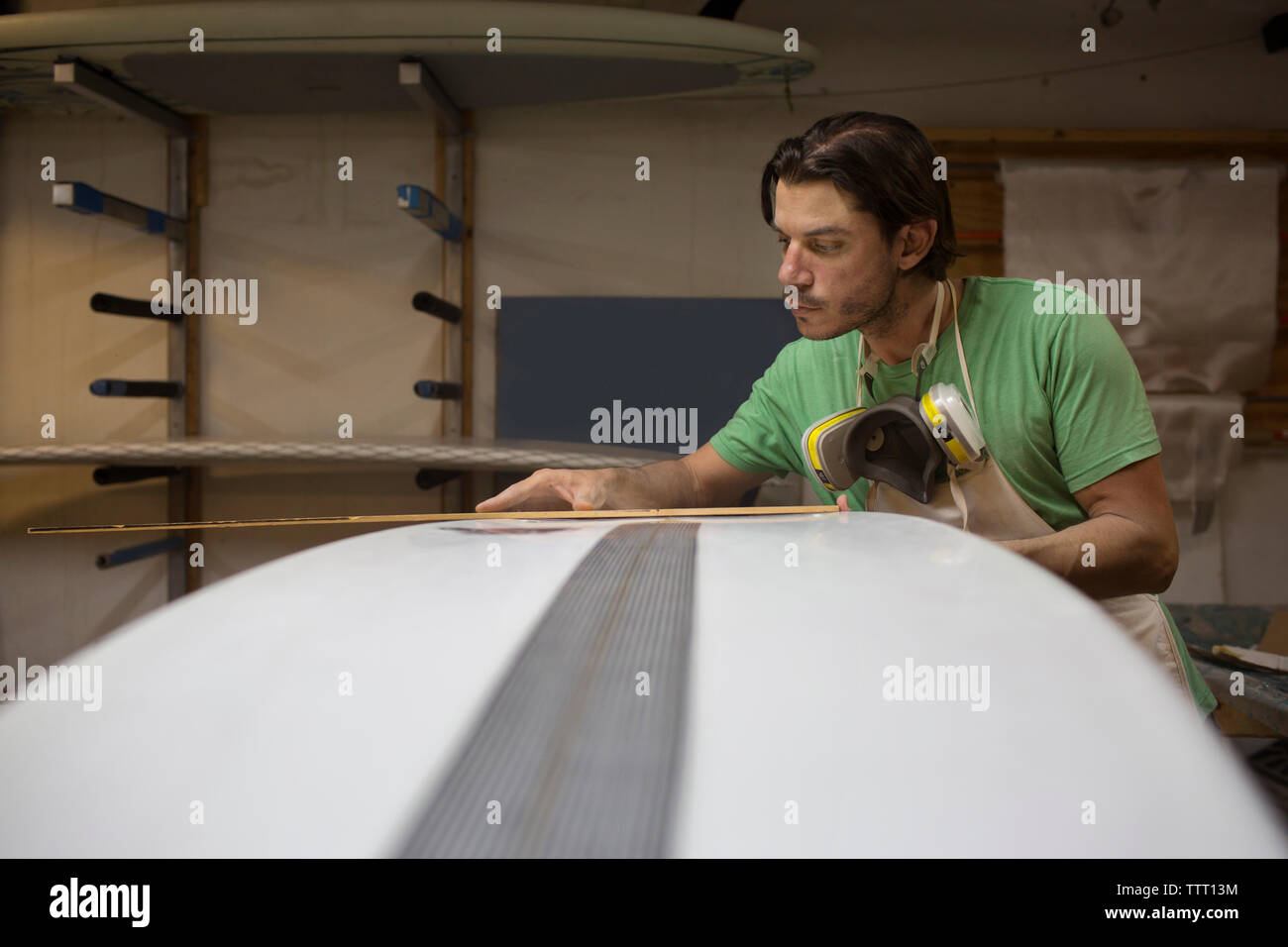 Worker measuring manufacturing hi-res stock photography and images - Alamy