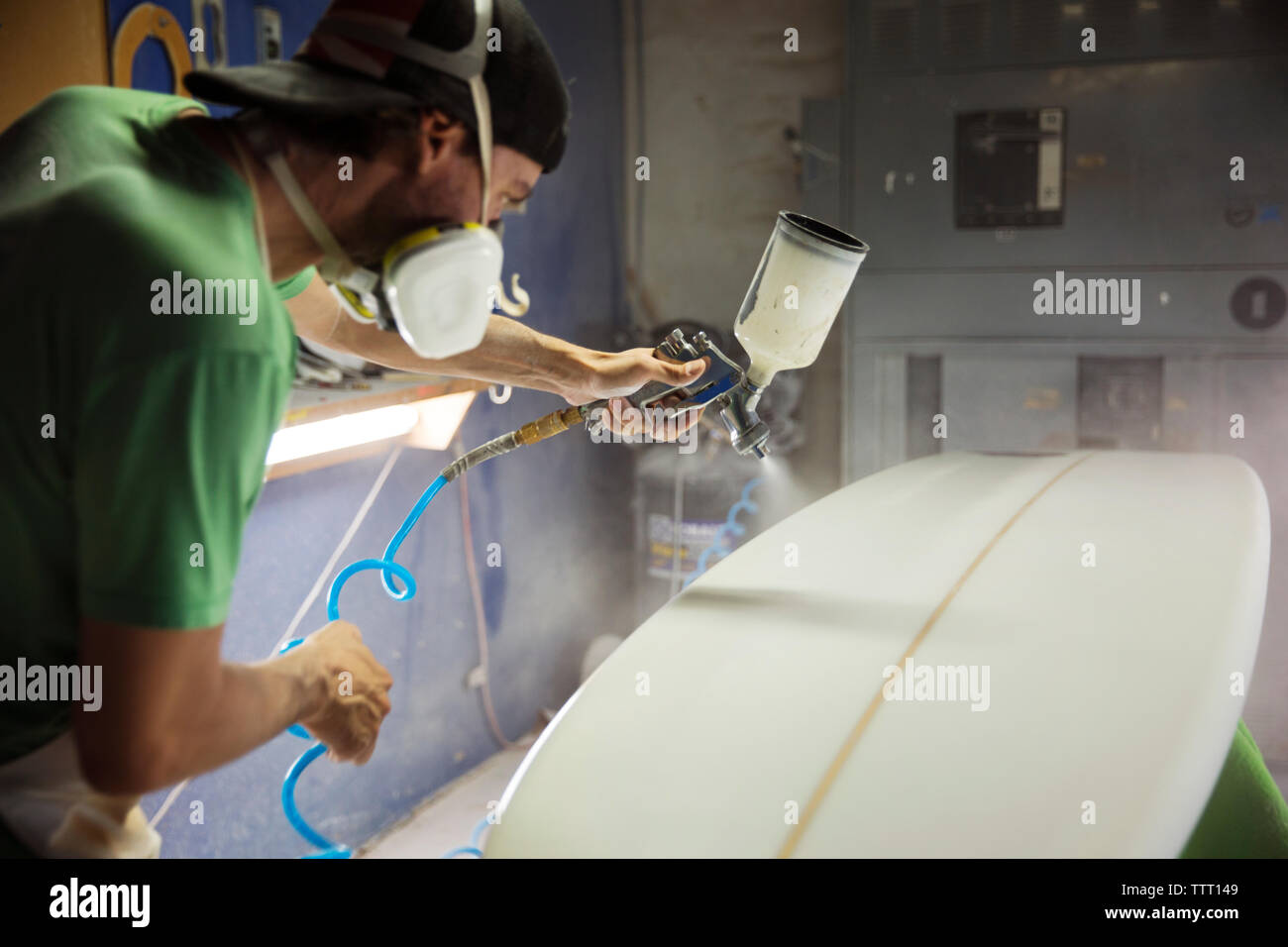Spraying paint hi-res stock photography and images - Alamy