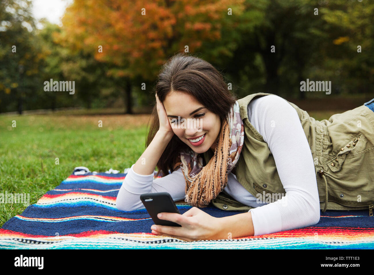 Woman lying down looking up hi-res stock photography and images - Alamy