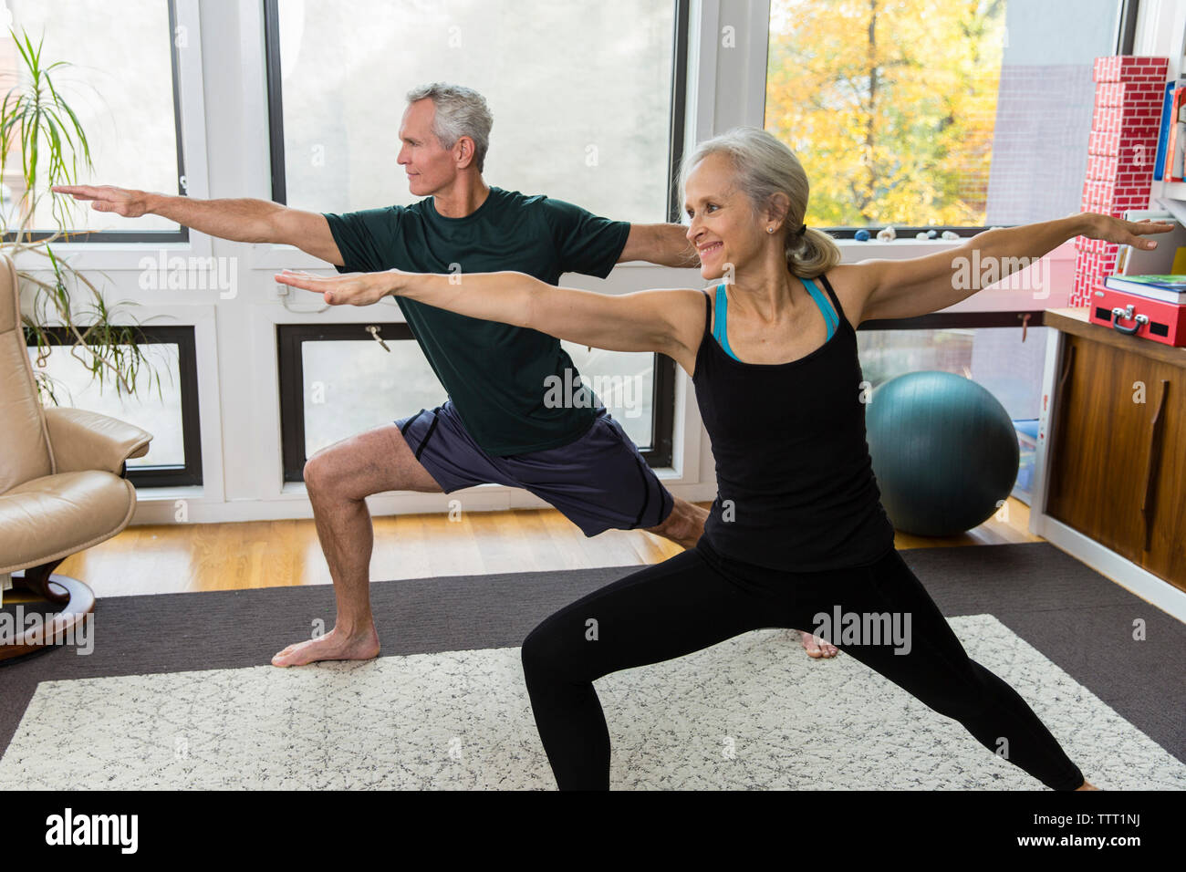 Legs apart hi-res stock photography and images - Alamy