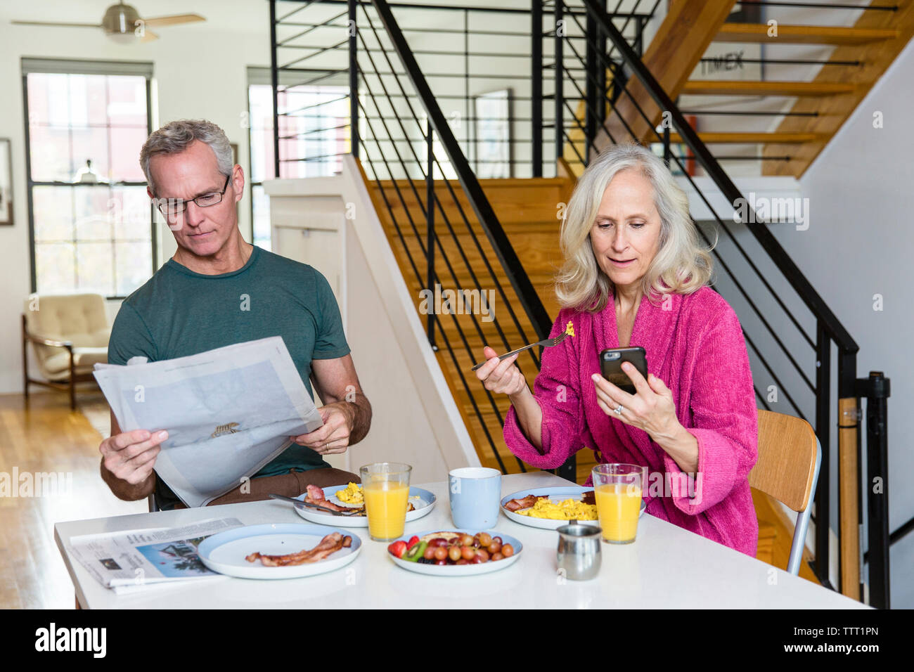 Smart dining hi-res stock photography and images - Alamy