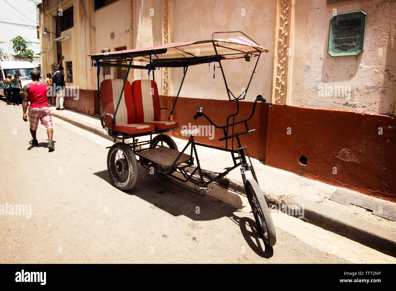 Rickshaw parked on street Stock Photo - Alamy