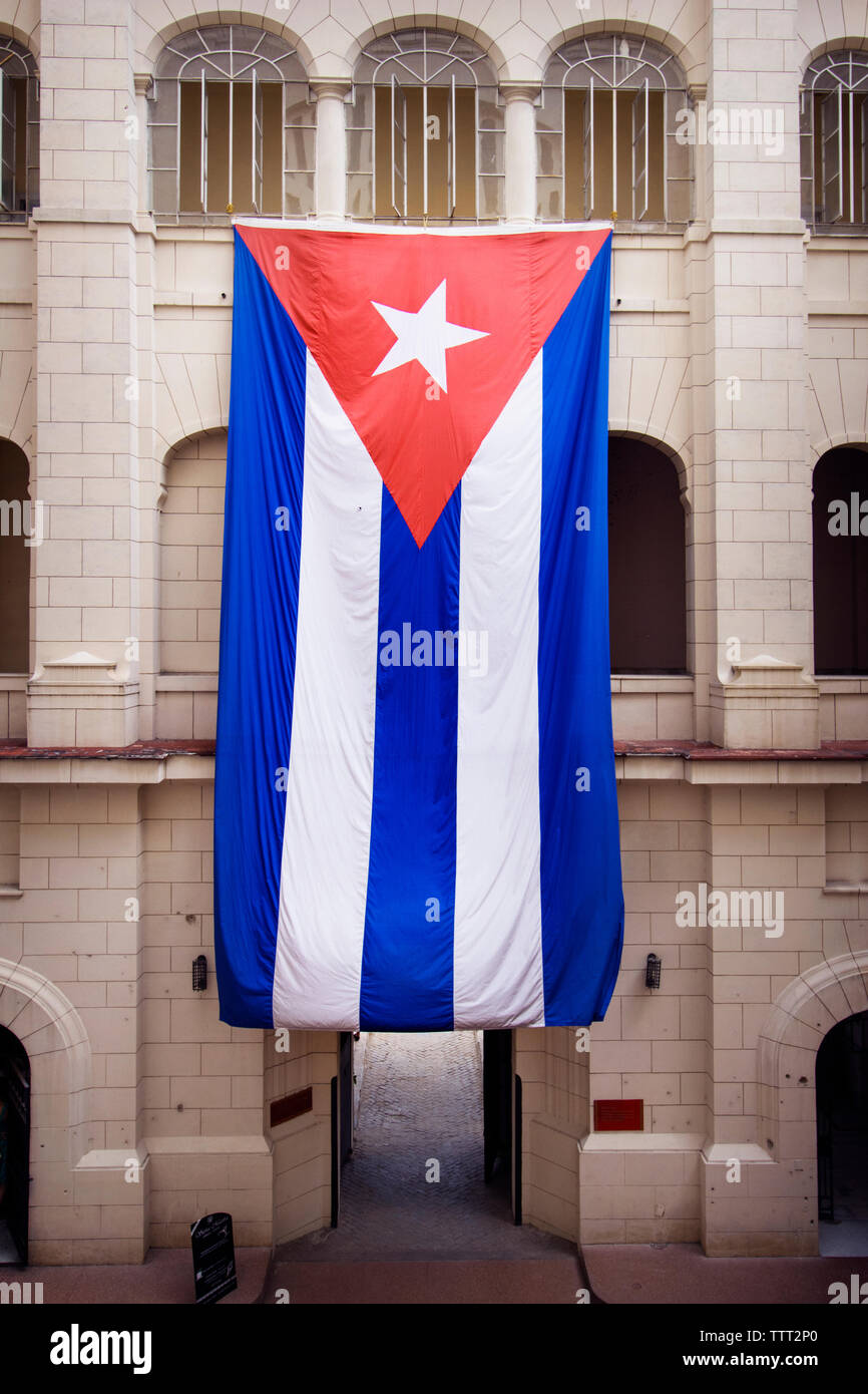 Huge Cuban flag hanging from building Stock Photo - Alamy