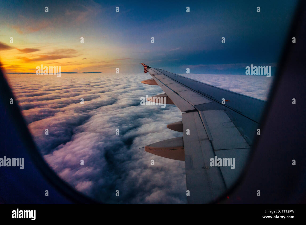 Sunset through cloudscape hi-res stock photography and images - Alamy