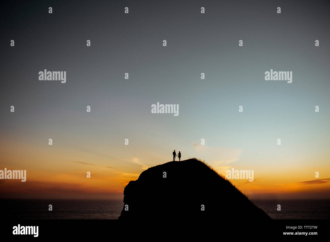 Silhouette cliff hi-res stock photography and images - Alamy