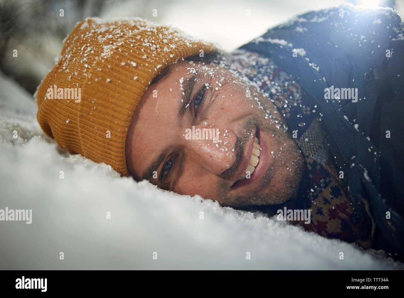 Car bonnet snow covered hi-res stock photography and images - Alamy