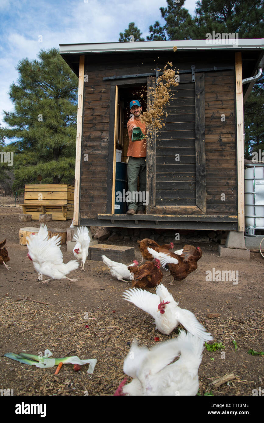 Outdoors man cabin hi-res stock photography and images - Alamy