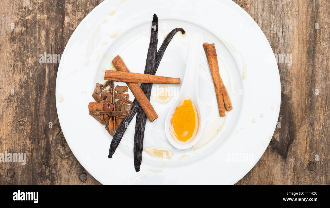 Sticks cinnamon hi-res stock photography and images - Alamy