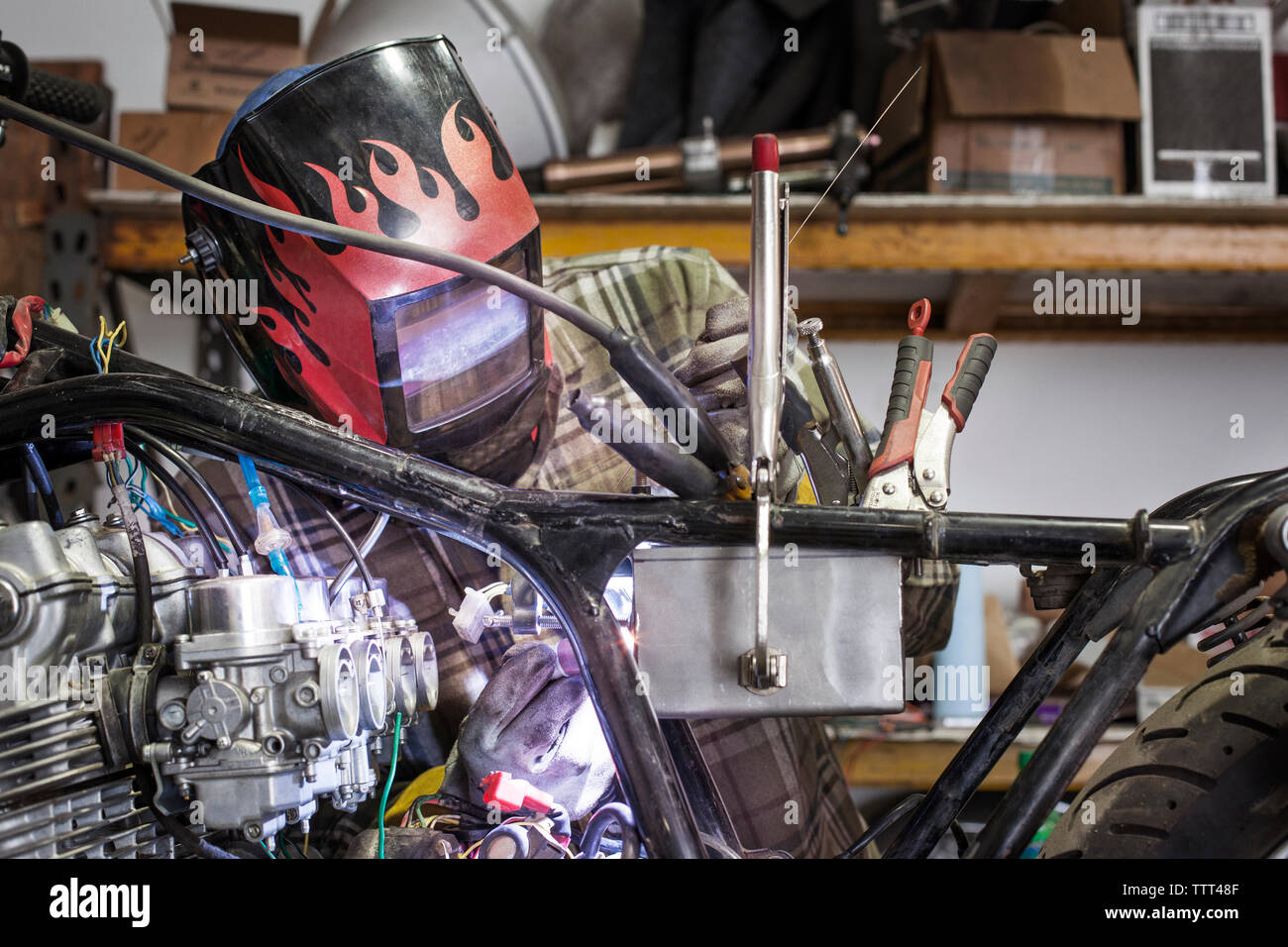 Mechanic welding hi-res stock photography and images - Alamy