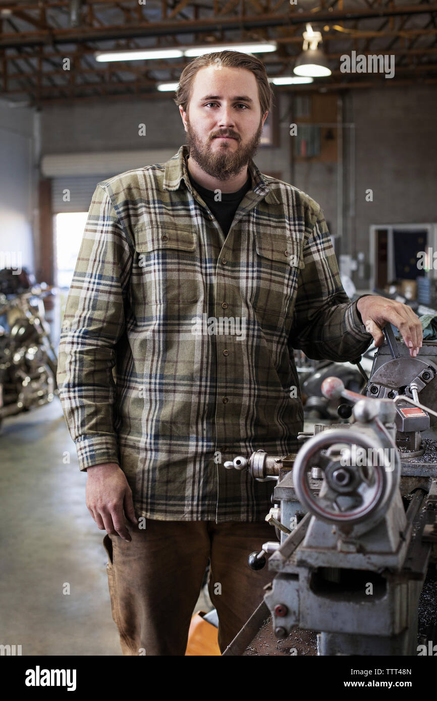 Auto repair portrait hi-res stock photography and images - Alamy