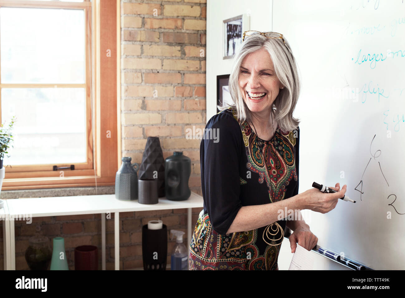 Happy presentation hi-res stock photography and images - Alamy