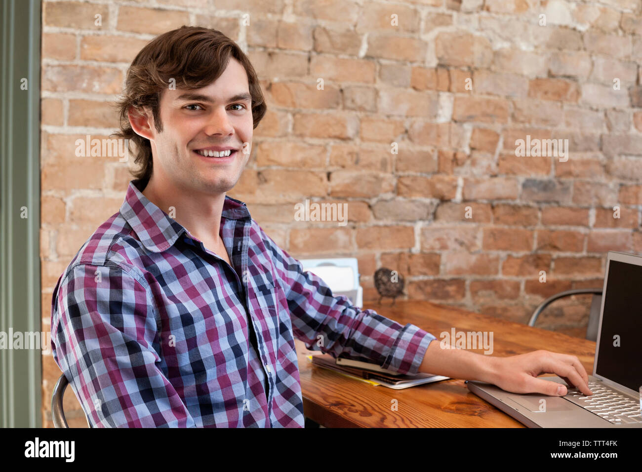 Portrait of man with laptop computer at coffee shop Stock Photo - Alamy