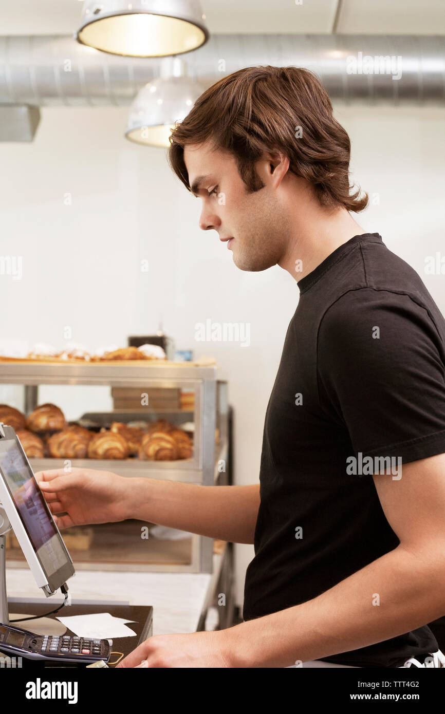 Computer checkout hi-res stock photography and images - Alamy