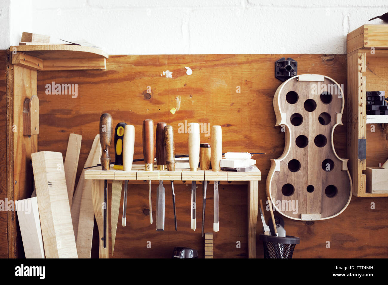 Violin tools hi-res stock photography and images - Alamy