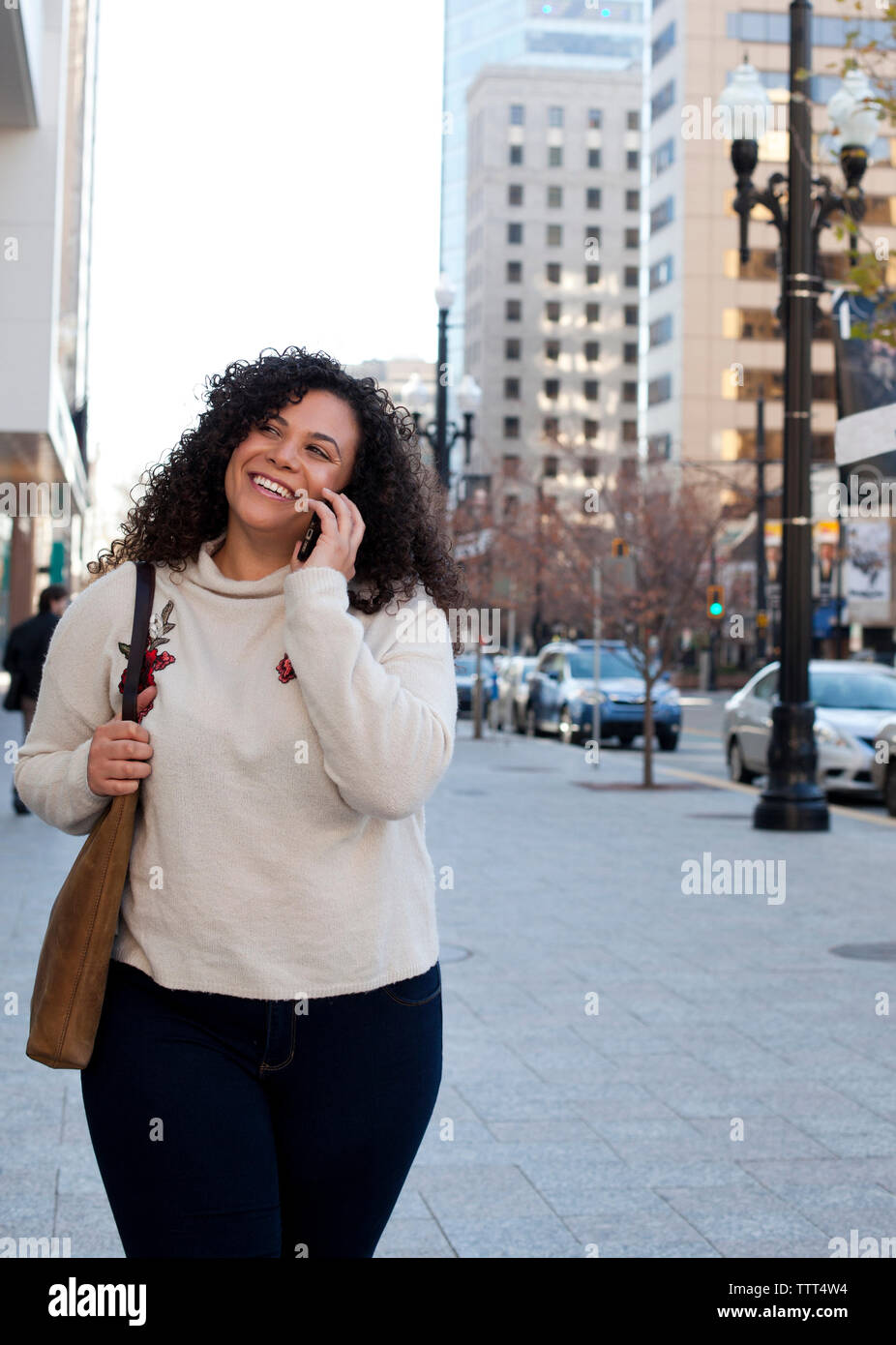 Mobile phone smiling walking hi-res stock photography and images - Alamy