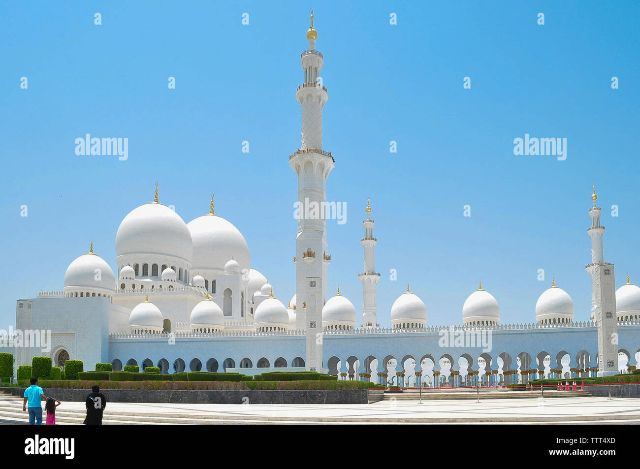 Sheikh zayed mosque exterior hi-res stock photography and images - Alamy