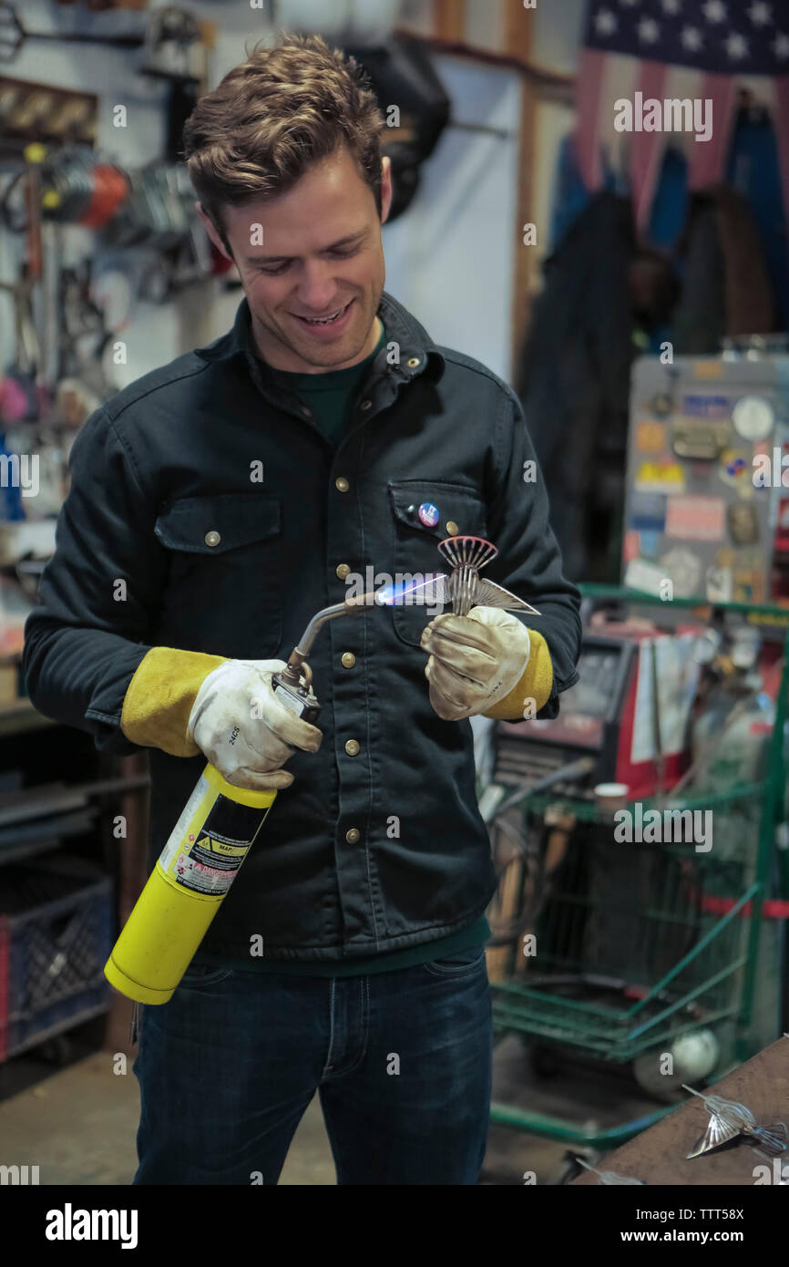 Soldering worker hi-res stock photography and images - Alamy