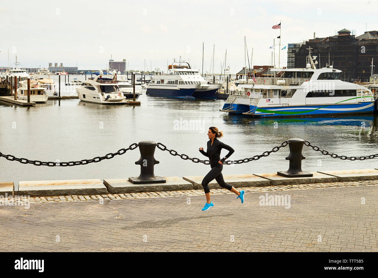 Runs alongside water hi-res stock photography and images - Alamy