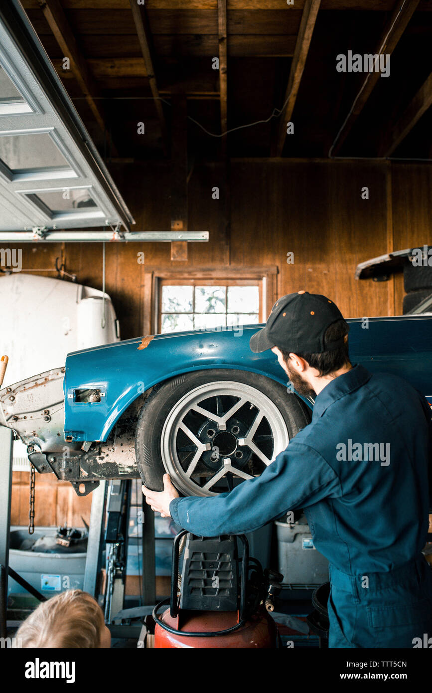 Male shop car hi-res stock photography and images - Alamy