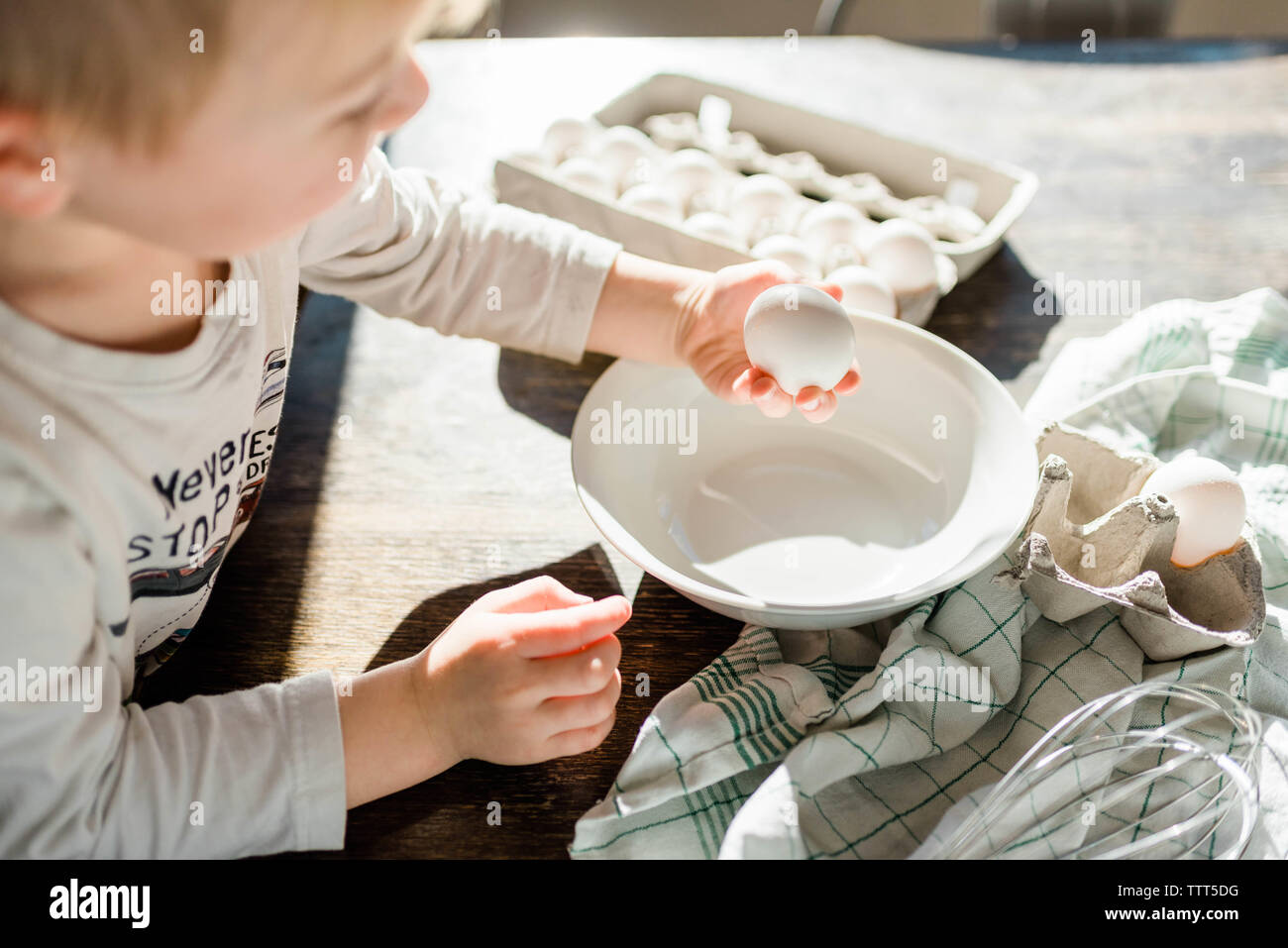 Boy with egg hi-res stock photography and images - Alamy