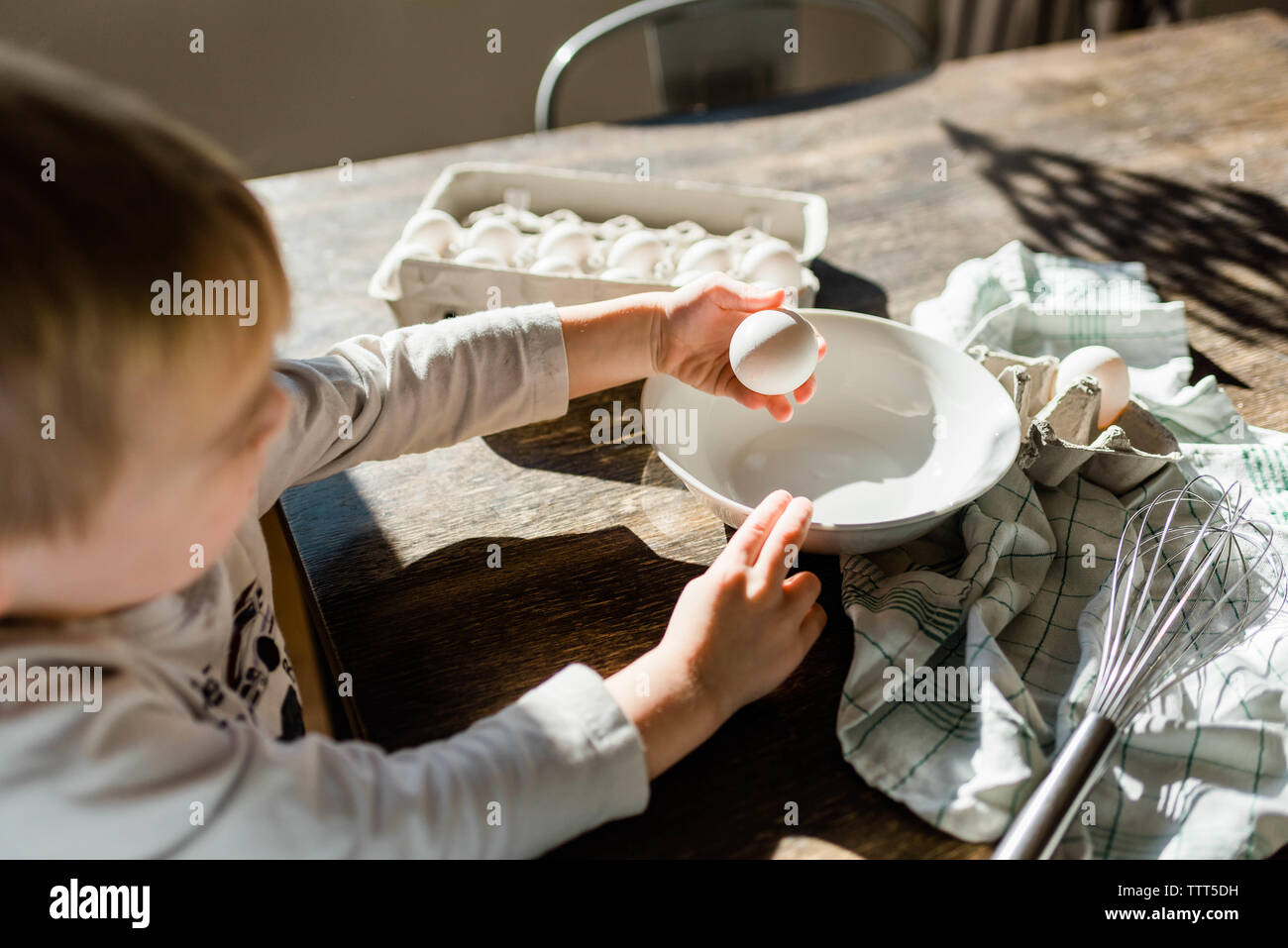 Child cracking egg hi-res stock photography and images - Alamy