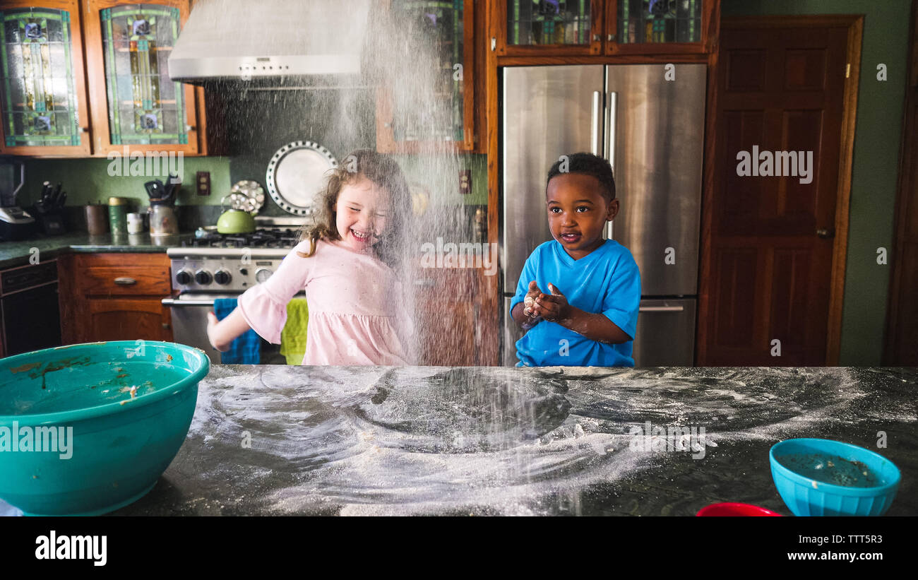 African american baking cookies hi-res stock photography and images - Alamy