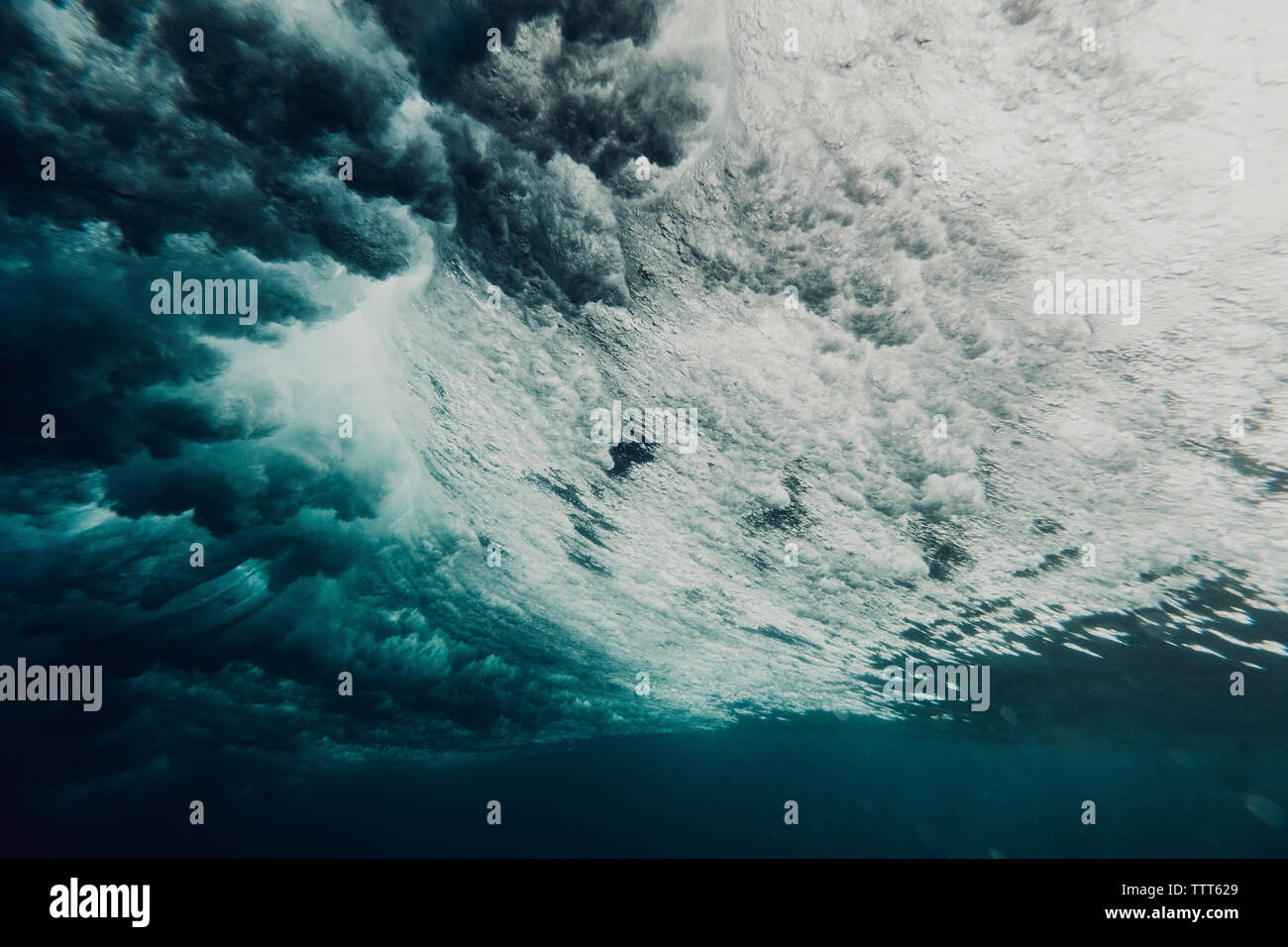 Breaking waves underwater hi-res stock photography and images - Alamy