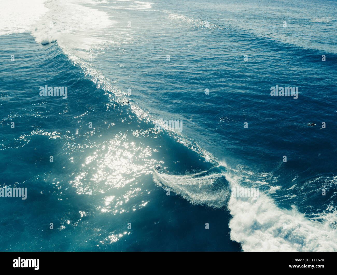 Aerial wave front hi-res stock photography and images - Alamy