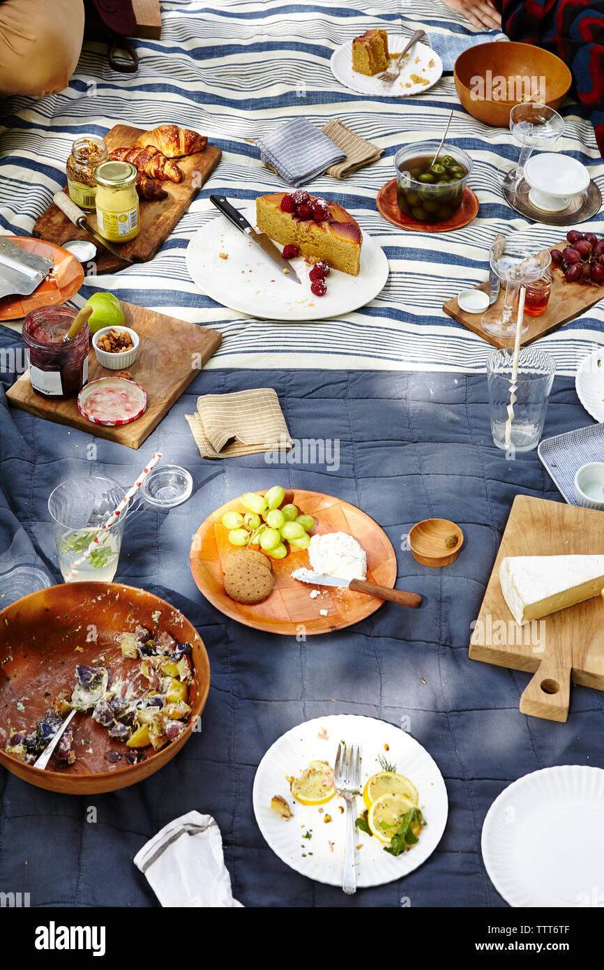 Leftover fruit cake hi-res stock photography and images - Alamy