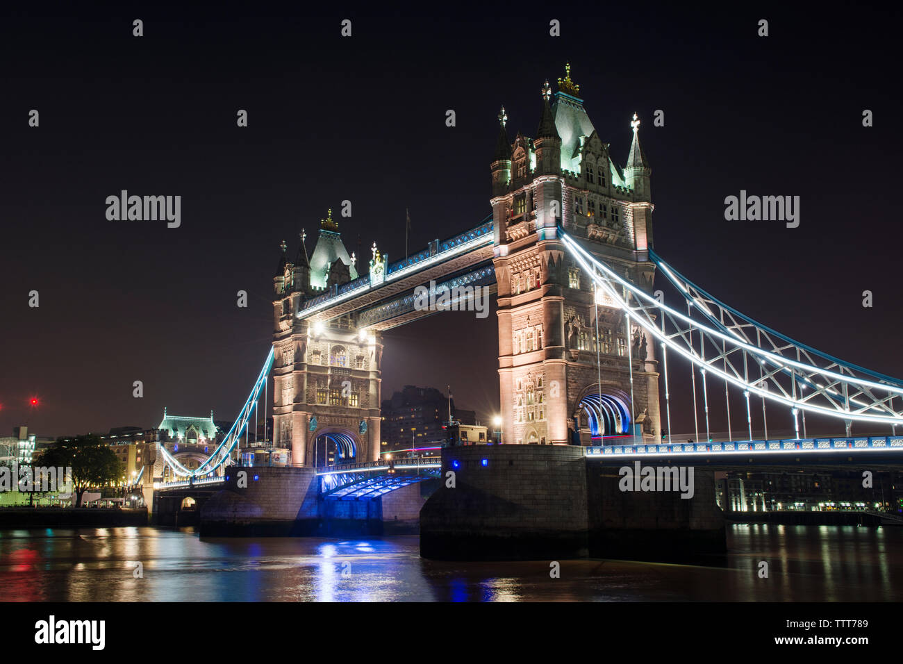 View tower bridge at night hi-res stock photography and images - Alamy