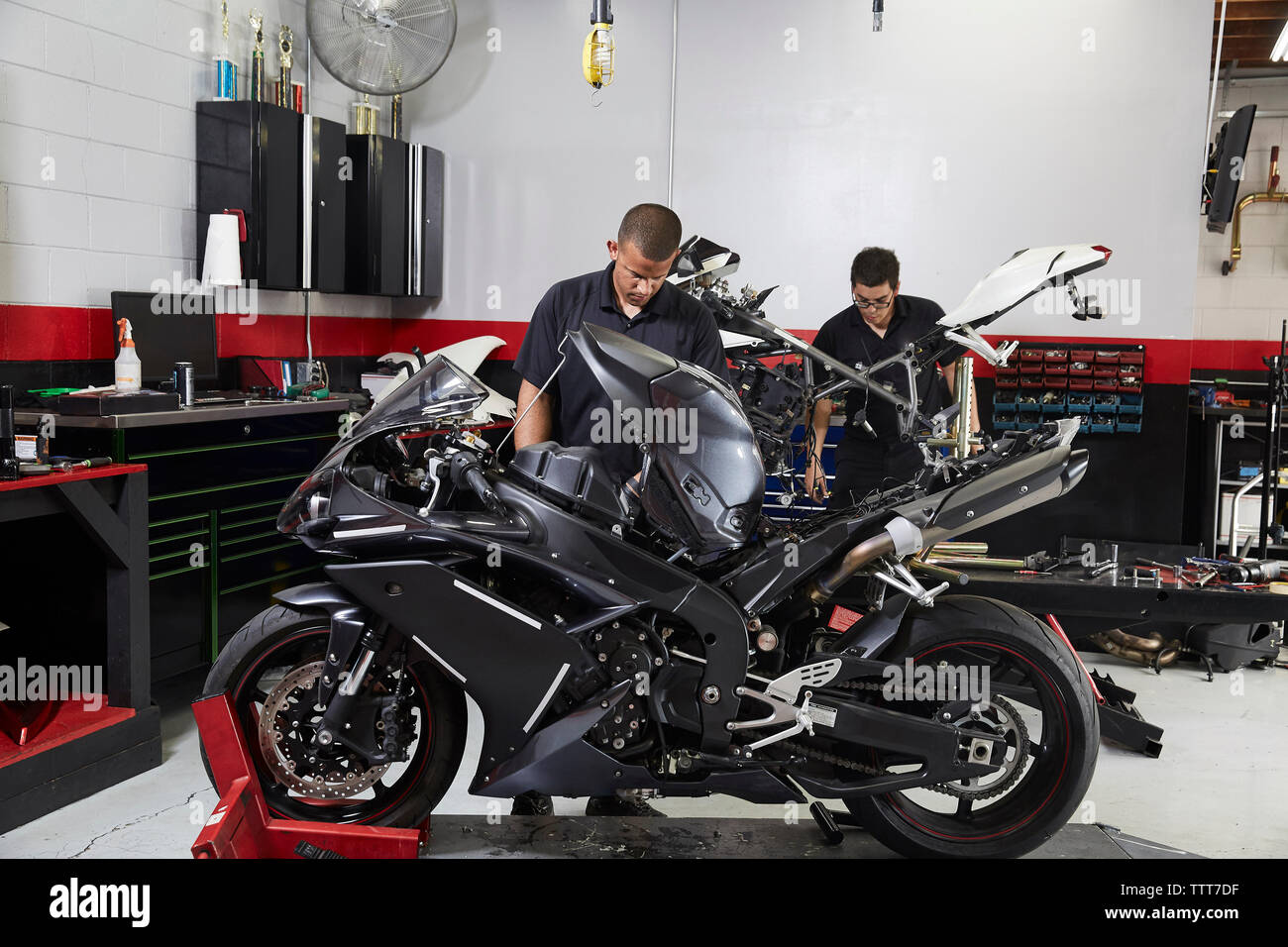 workers making motorbikes in workshop Stock Photo - Alamy