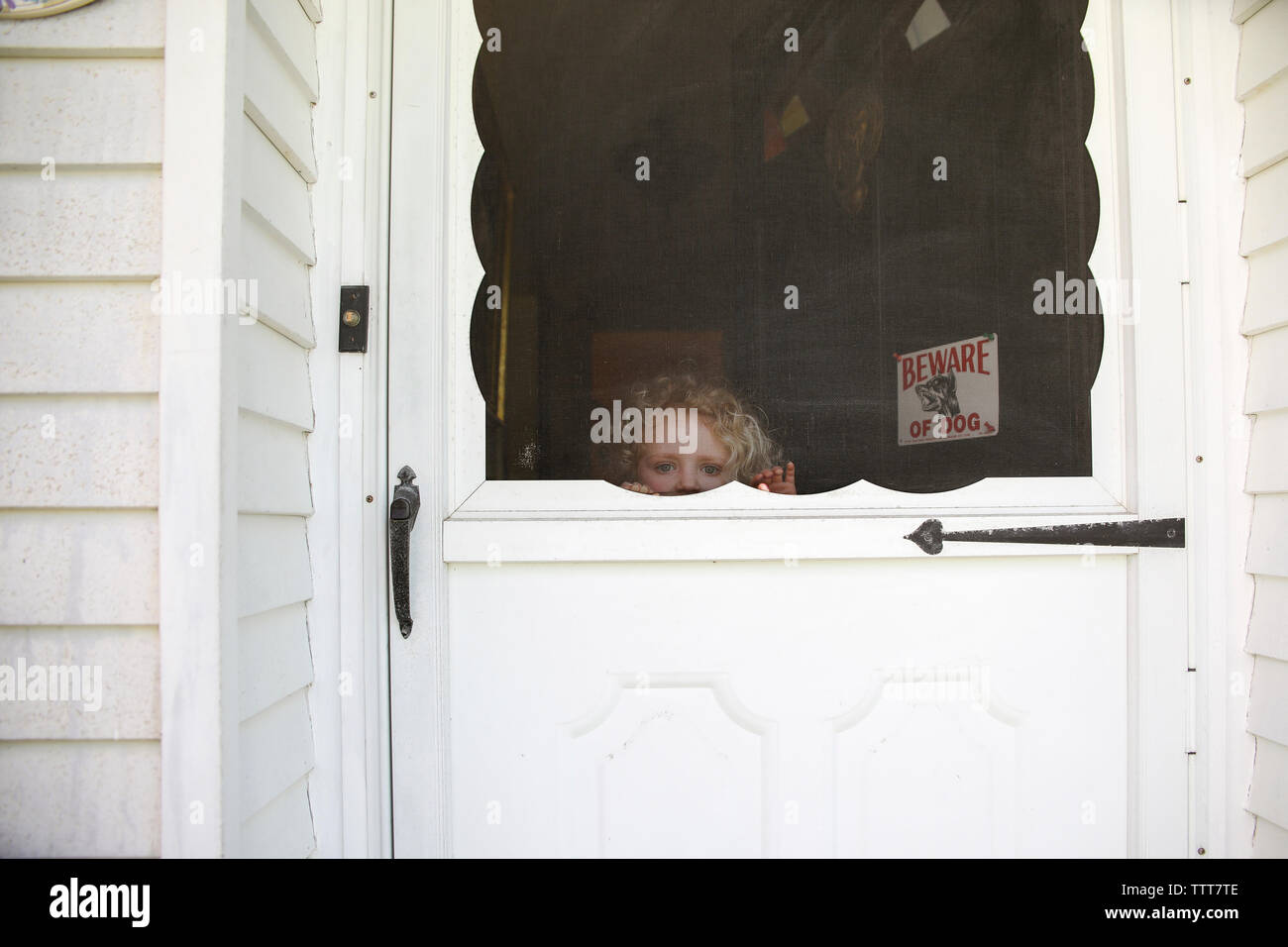 Peeking through door hi-res stock photography and images - Alamy