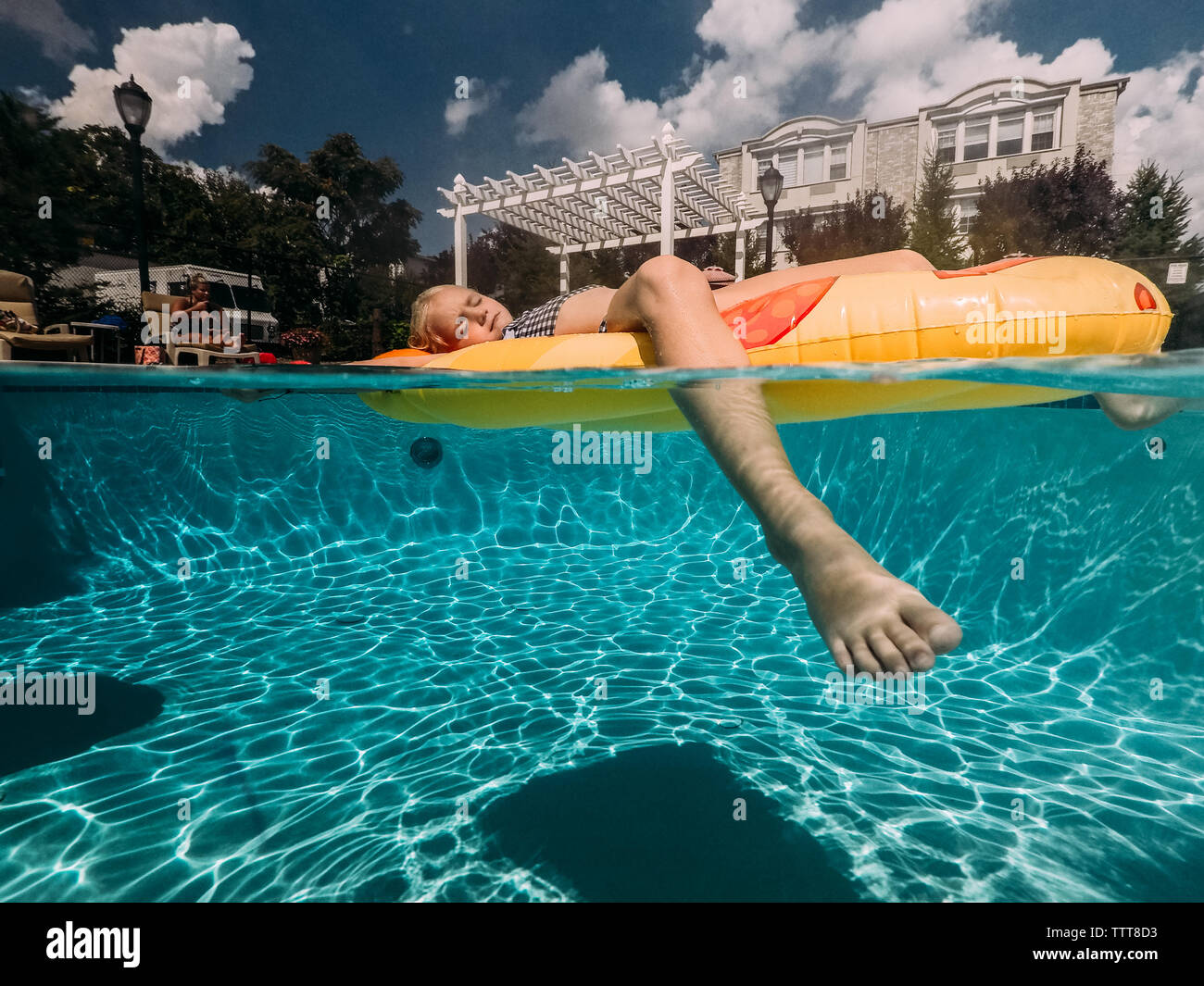 Feet dangling hi-res stock photography and images - Alamy
