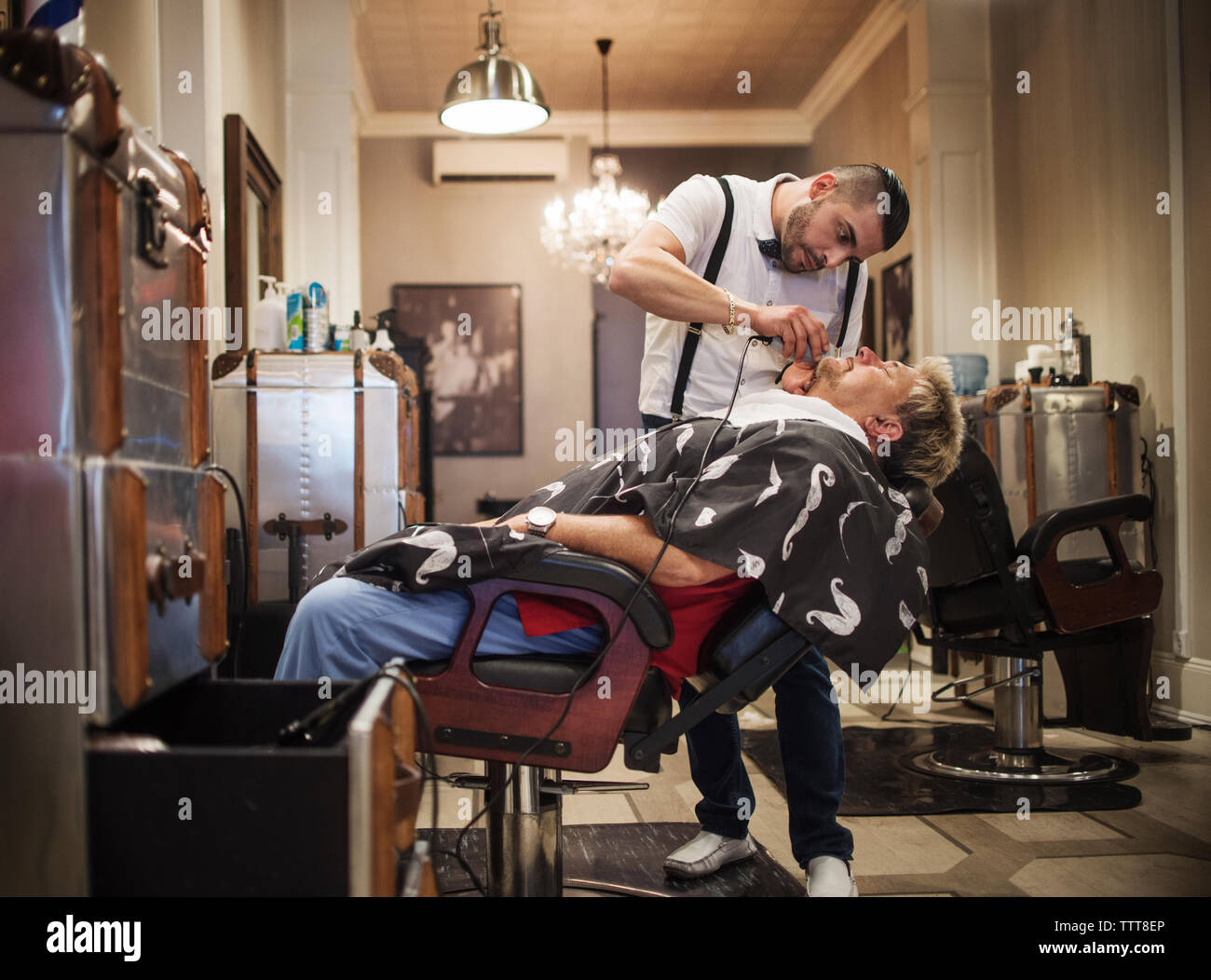 Barber shop customer service hi-res stock photography and images - Alamy