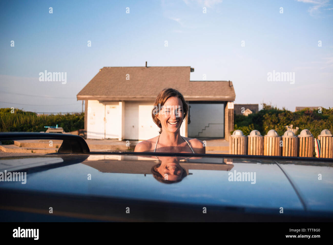 Woman house happy hi-res stock photography and images - Alamy