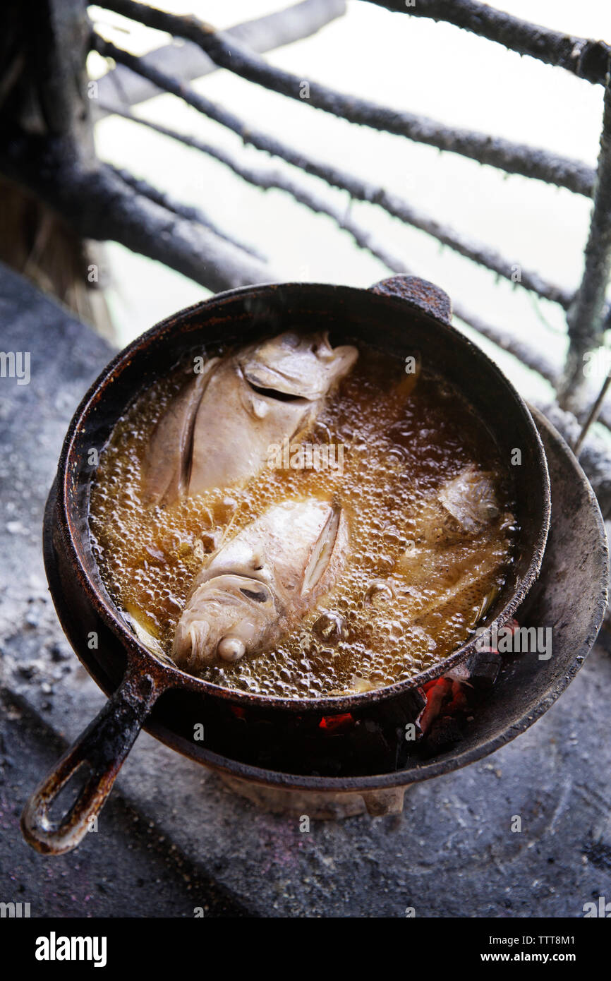 Deep frying fish hi-res stock photography and images - Alamy