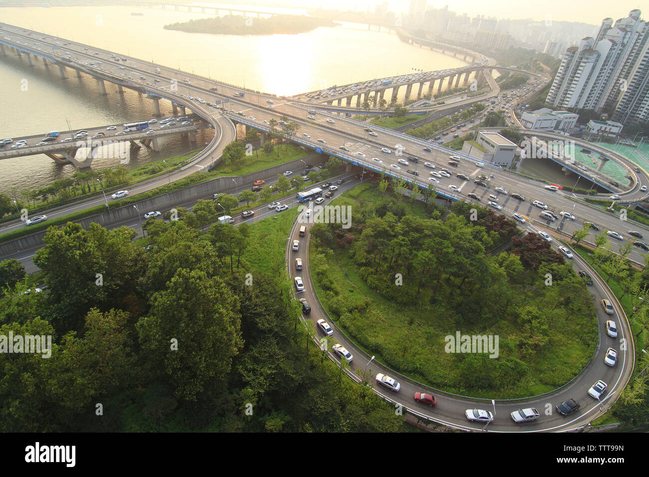 Aerial view of cars moving on Mapo Bridge over Han River during sunset ...