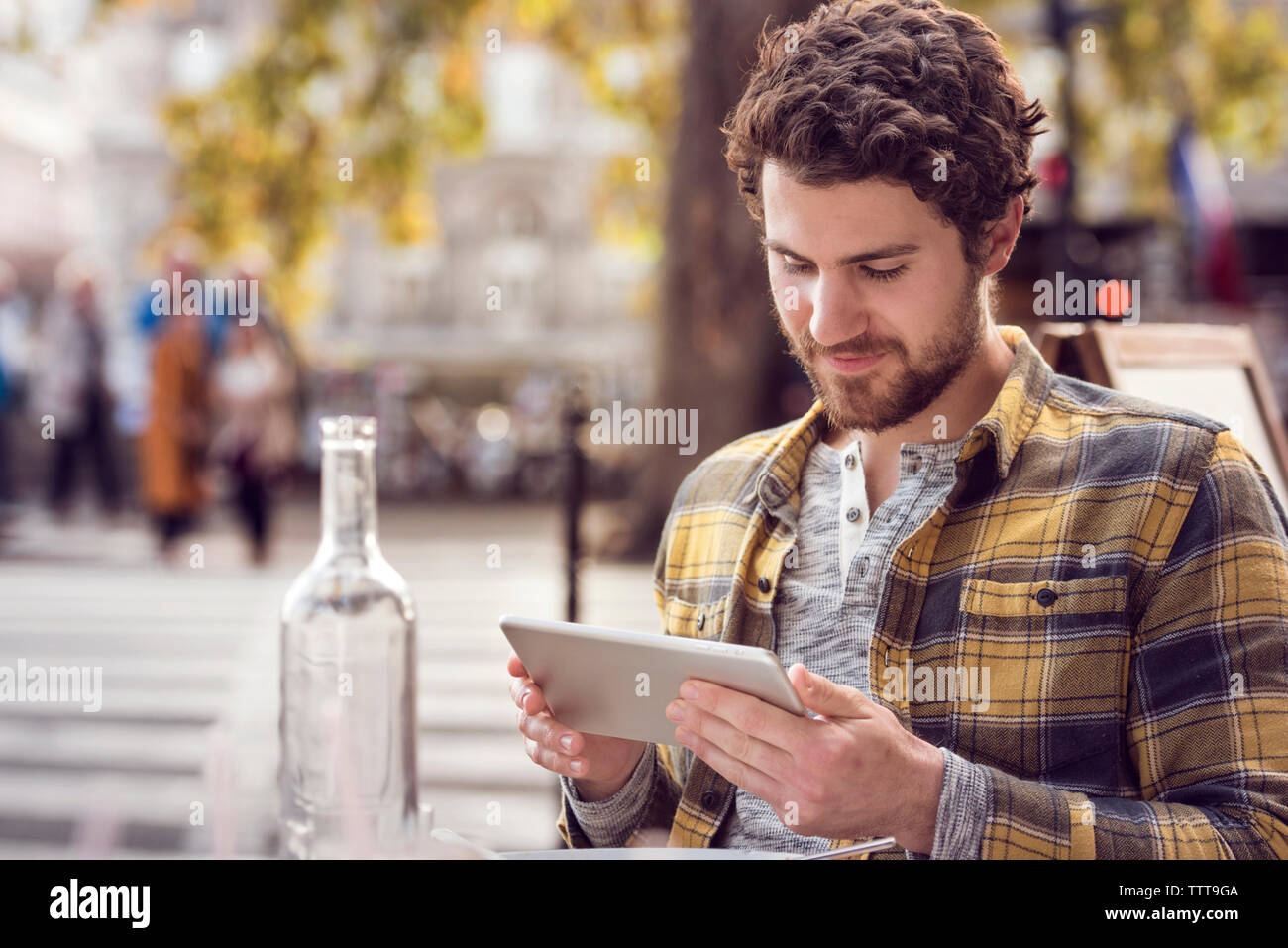 Old man computer not senior hi-res stock photography and images - Alamy