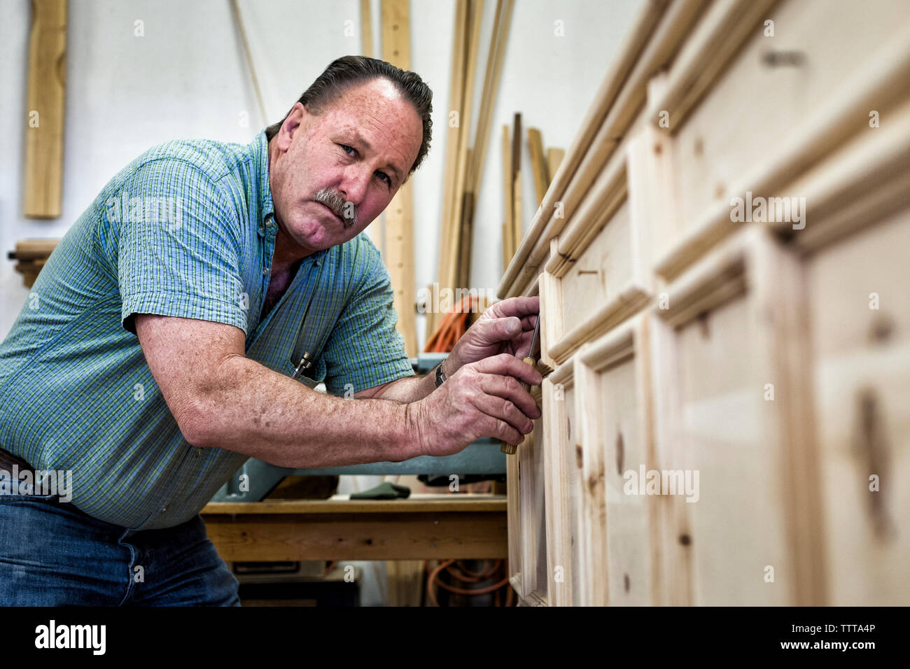 Portrait of carpenter making furniture at workshop Stock Photo - Alamy
