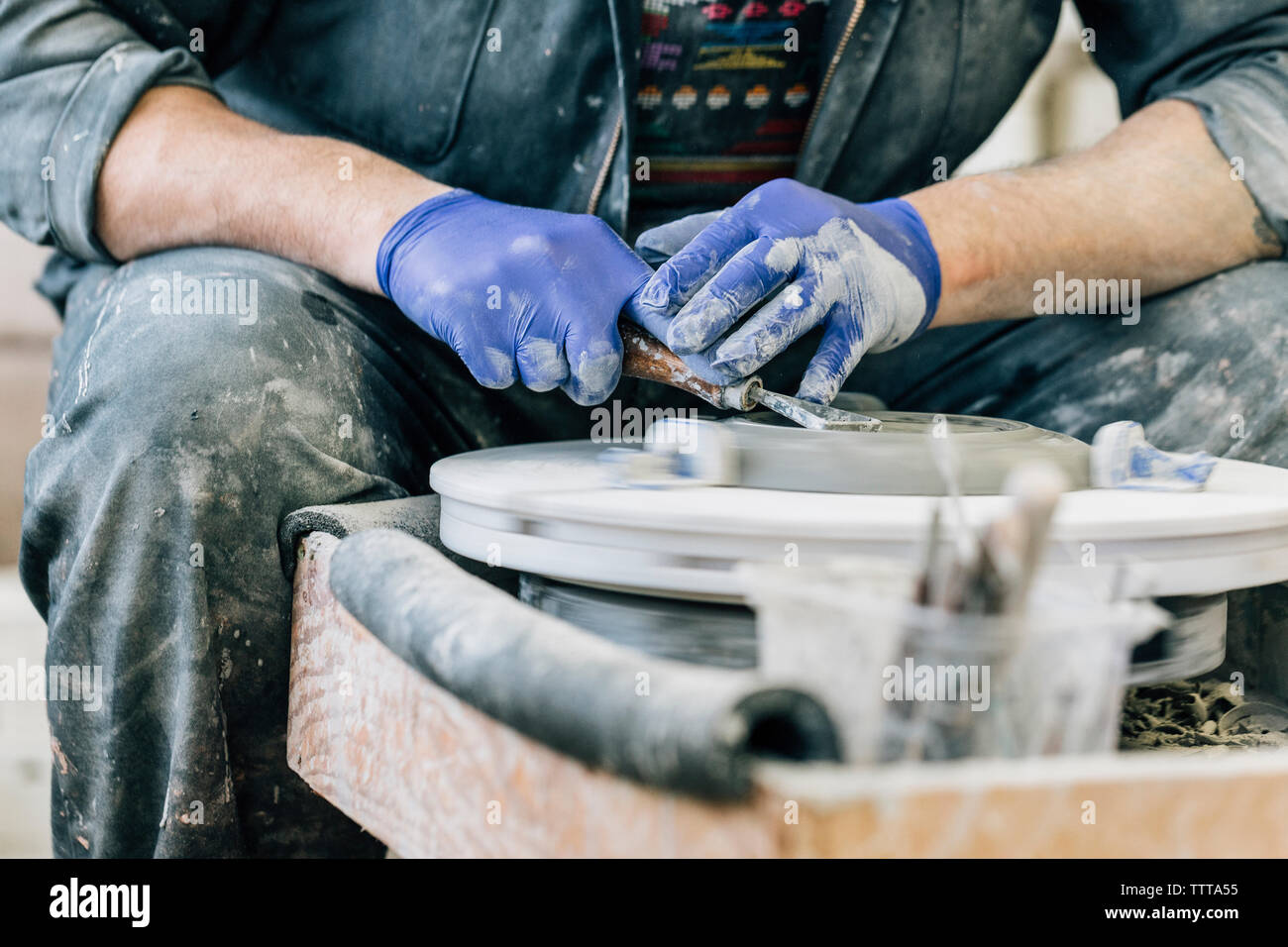 Male potter using pottery wheel hi-res stock photography and images - Alamy
