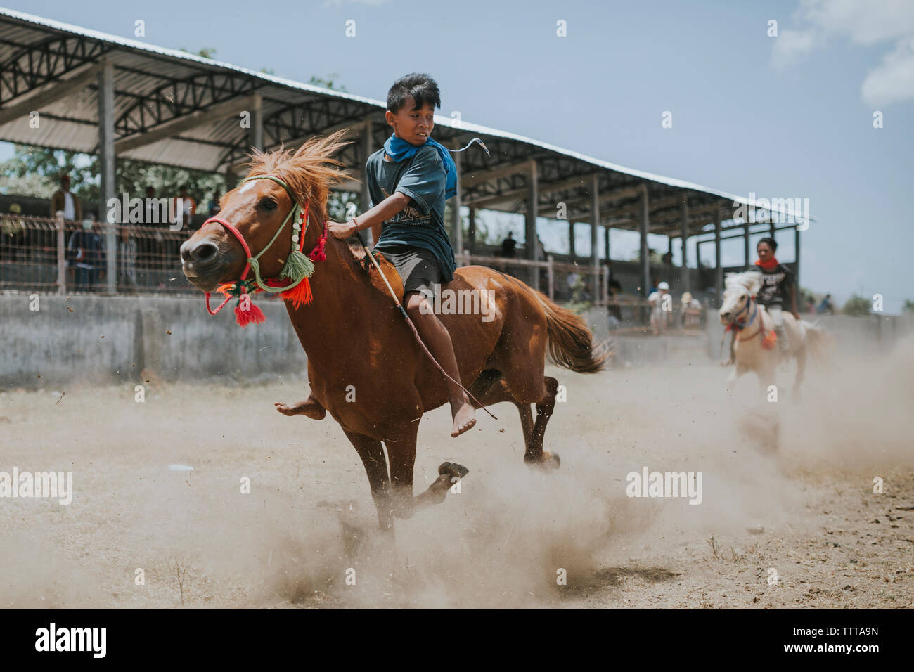 Jockey looking away while riding racehorse during horse racing Stock ...