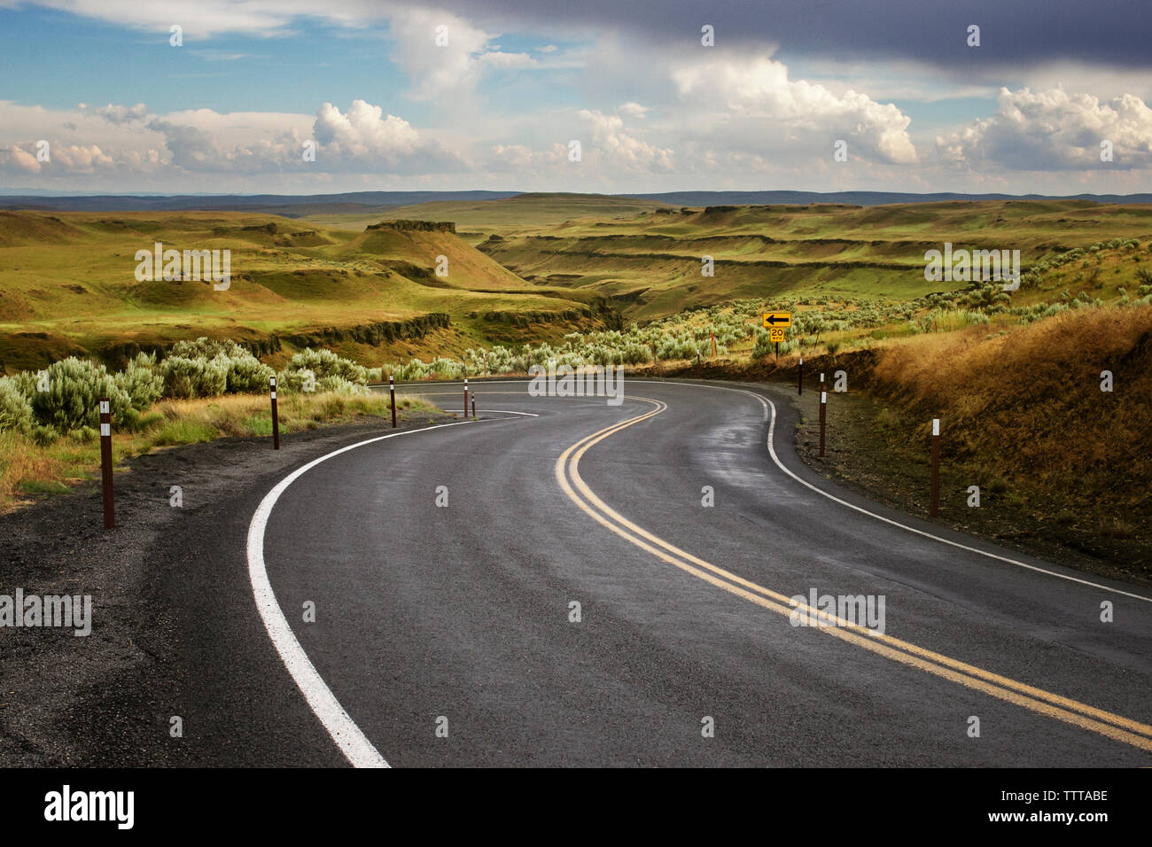 Empty road markings hi-res stock photography and images - Alamy
