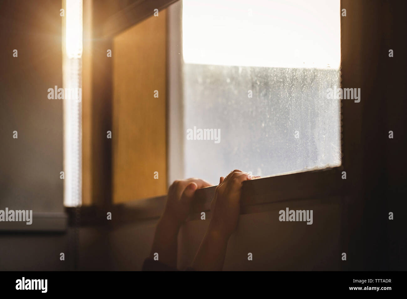 Hands on window hi-res stock photography and images - Alamy