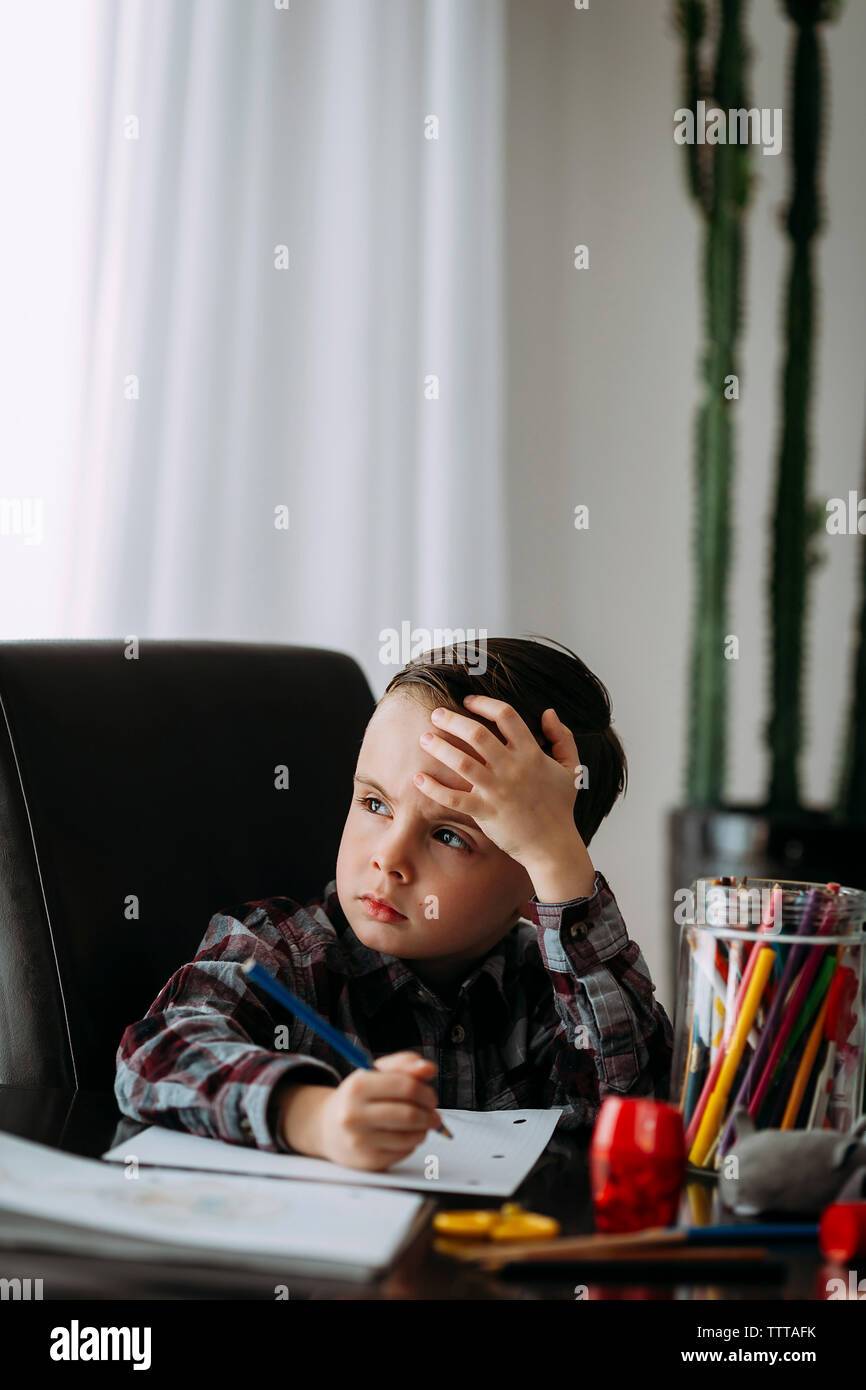 Writing at table hi-res stock photography and images - Alamy