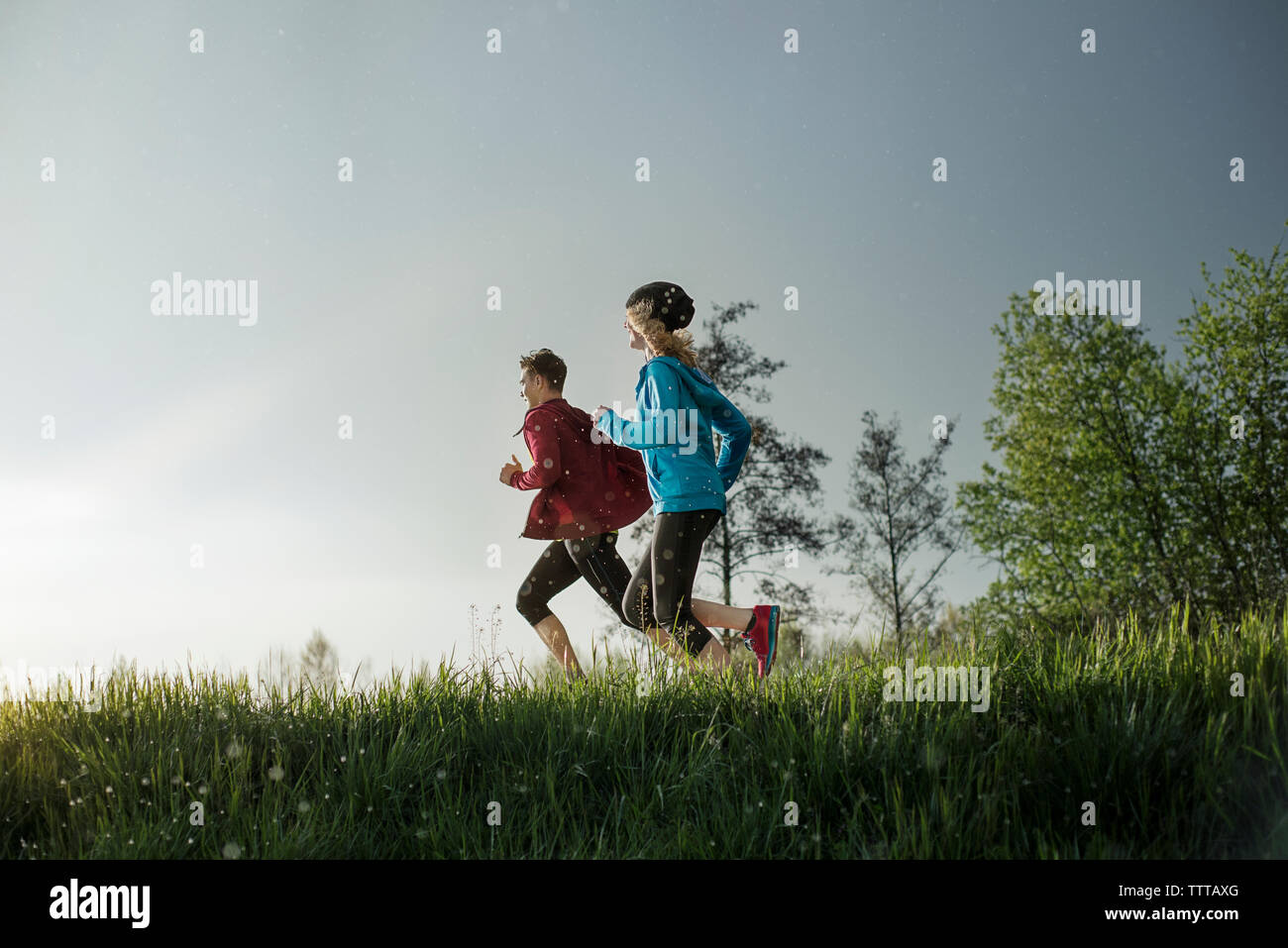 Man profile running full body hi-res stock photography and images - Alamy