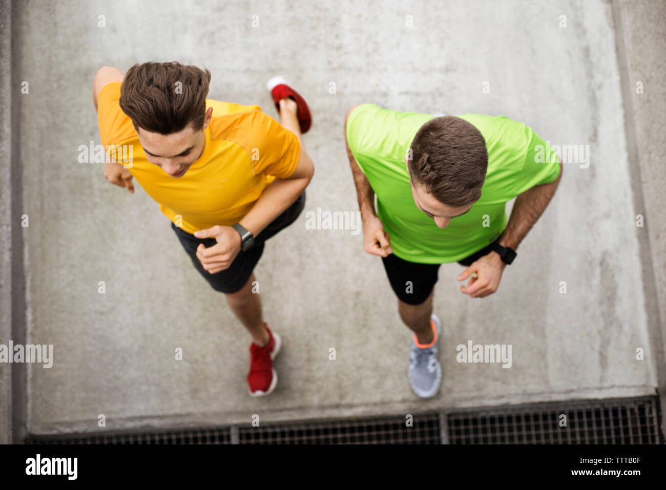 Footpath parking hi-res stock photography and images - Alamy