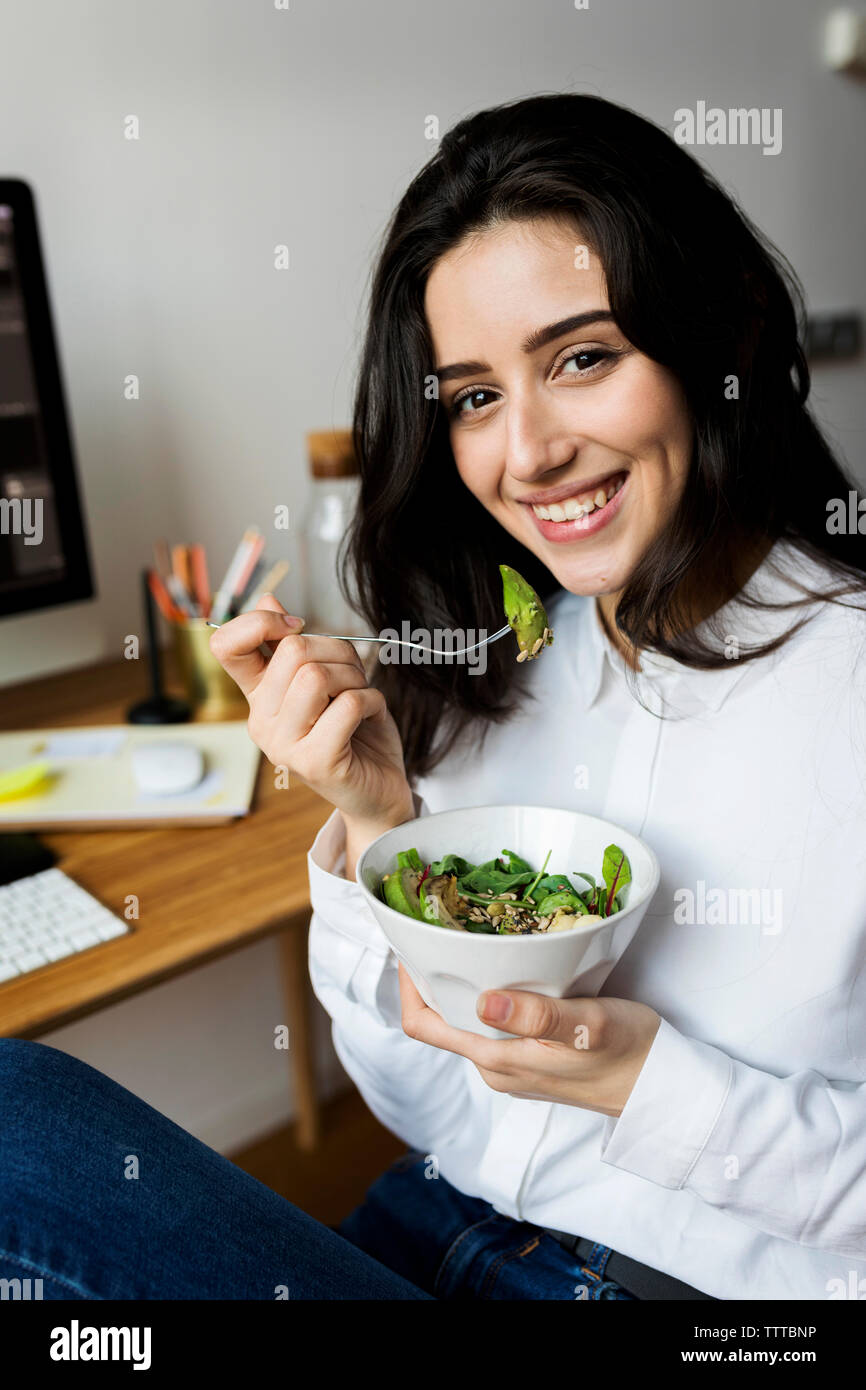 Person eating at work desk hi-res stock photography and images - Alamy